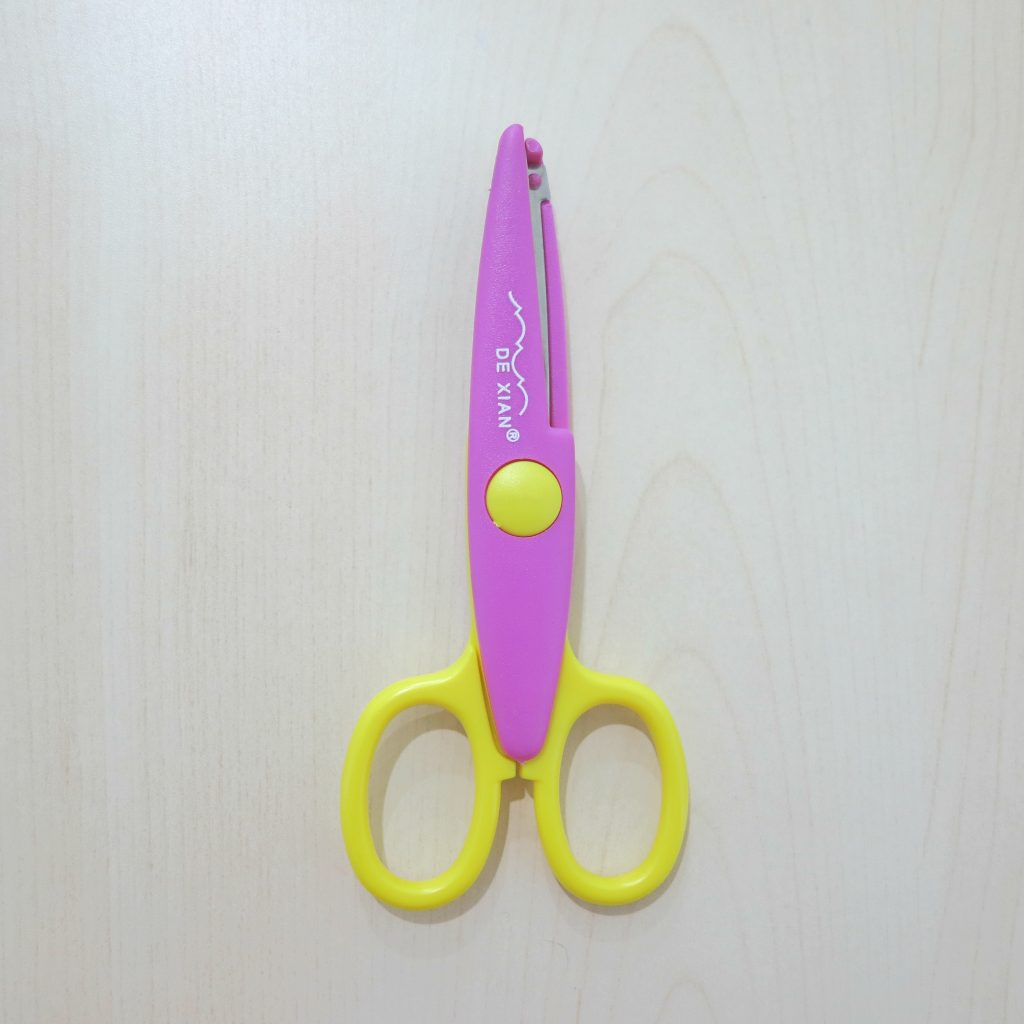 GUNTING KERTAS DEXIAN GERIGI ZIGZAG GELOMBANG K32 - Toko Mesin Jahit